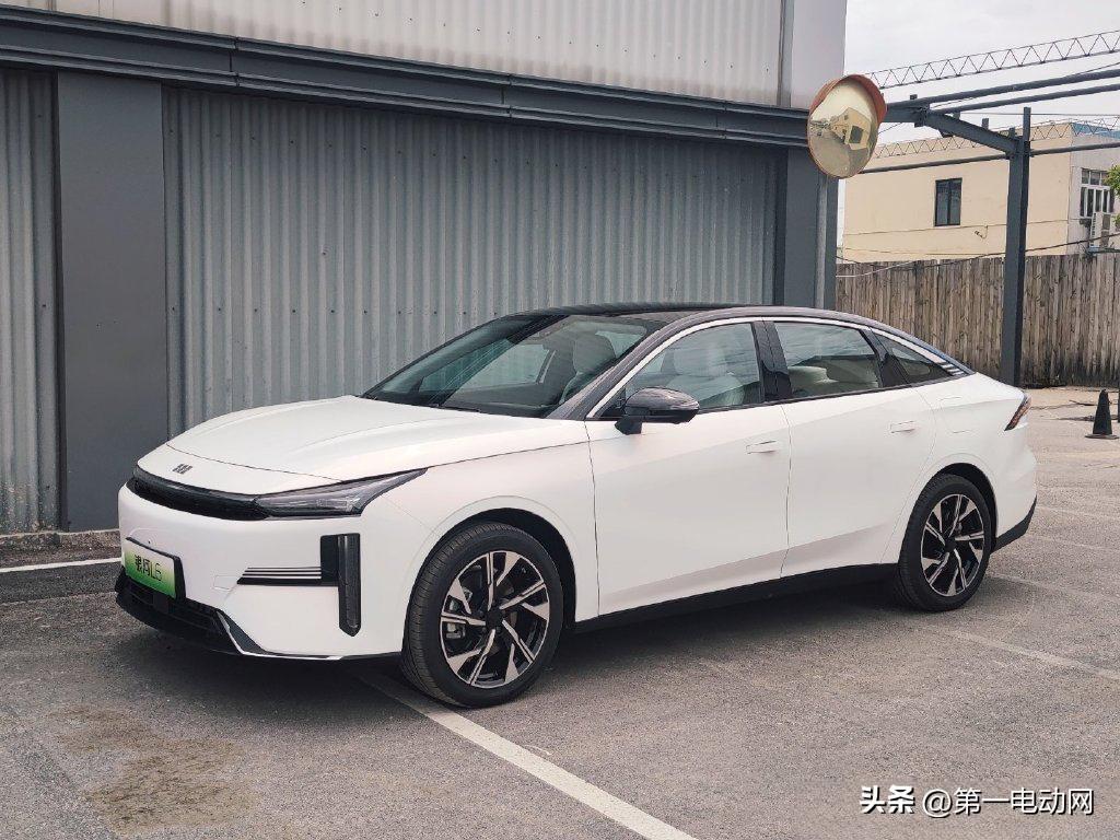银河l6内饰谍照曝光 预计今年第三季度上市 太平洋号