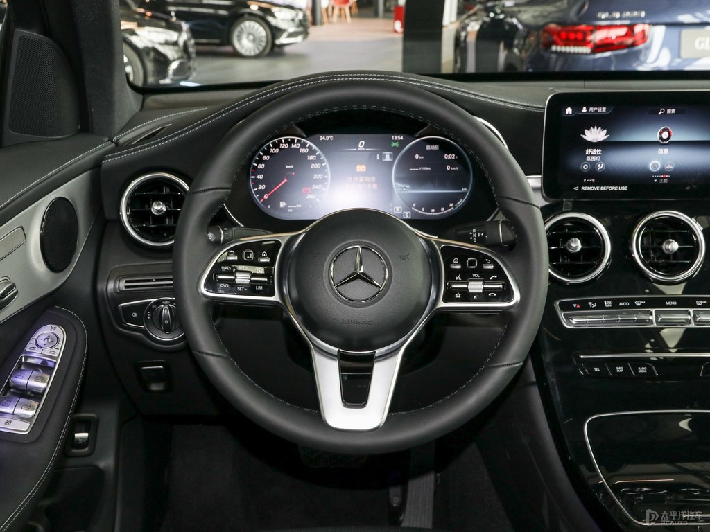 北极白奔驰glc轿跑 进口 中控内饰图片 奔驰glc轿跑 进口 2023款 Glc 260 4matic 7479616 太平洋汽车网